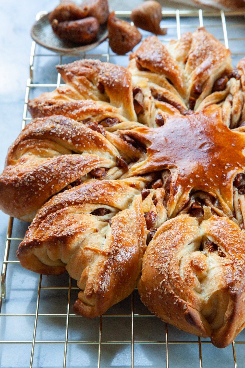 Sparkling Golden Fig Cinnamon Star Bread Recipe with Ginger